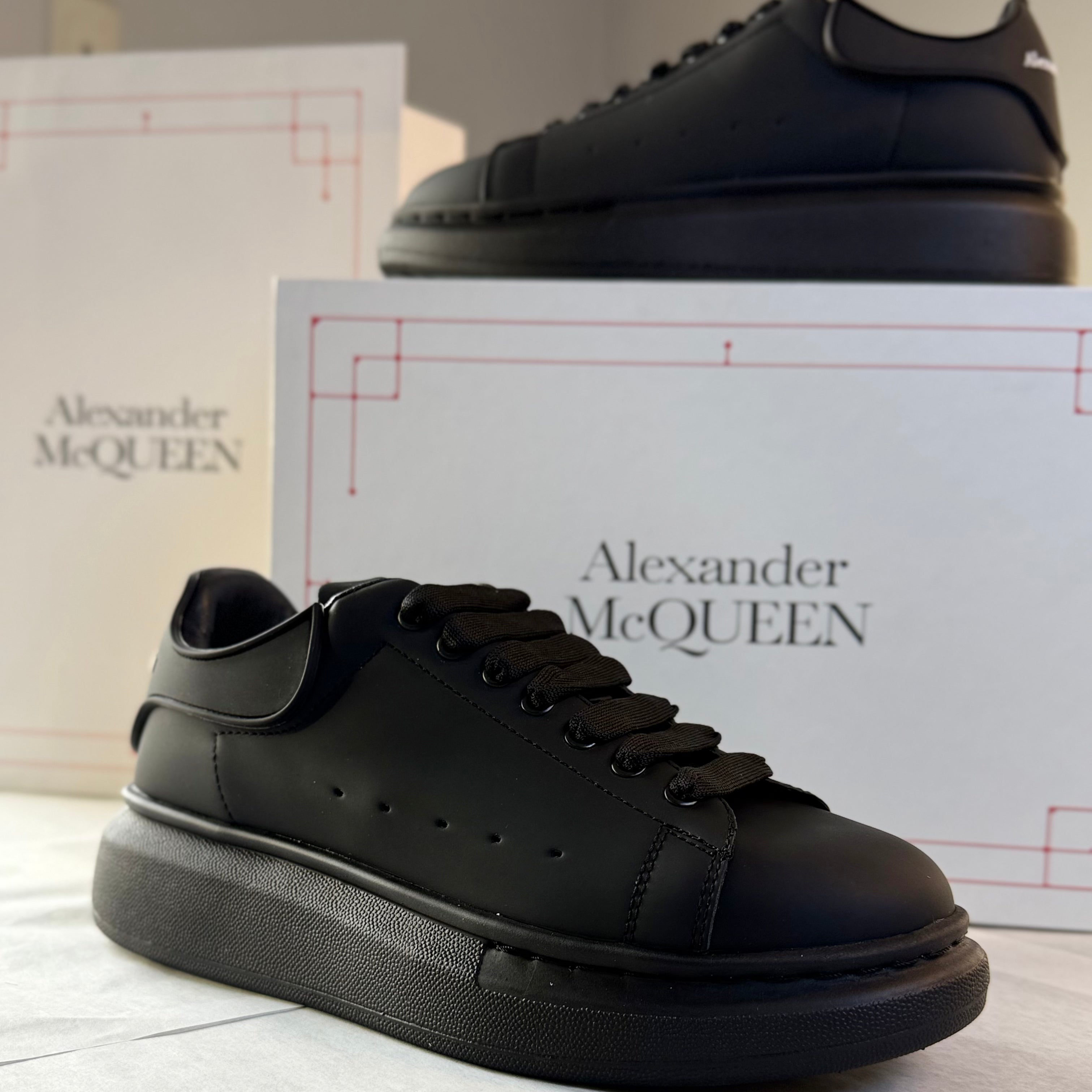 Alexander McQueen Full Black with Ruper Mirror – DYNZO